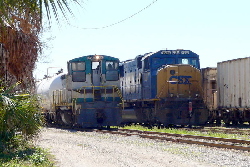 MOSAIC 211 & CSX 4693