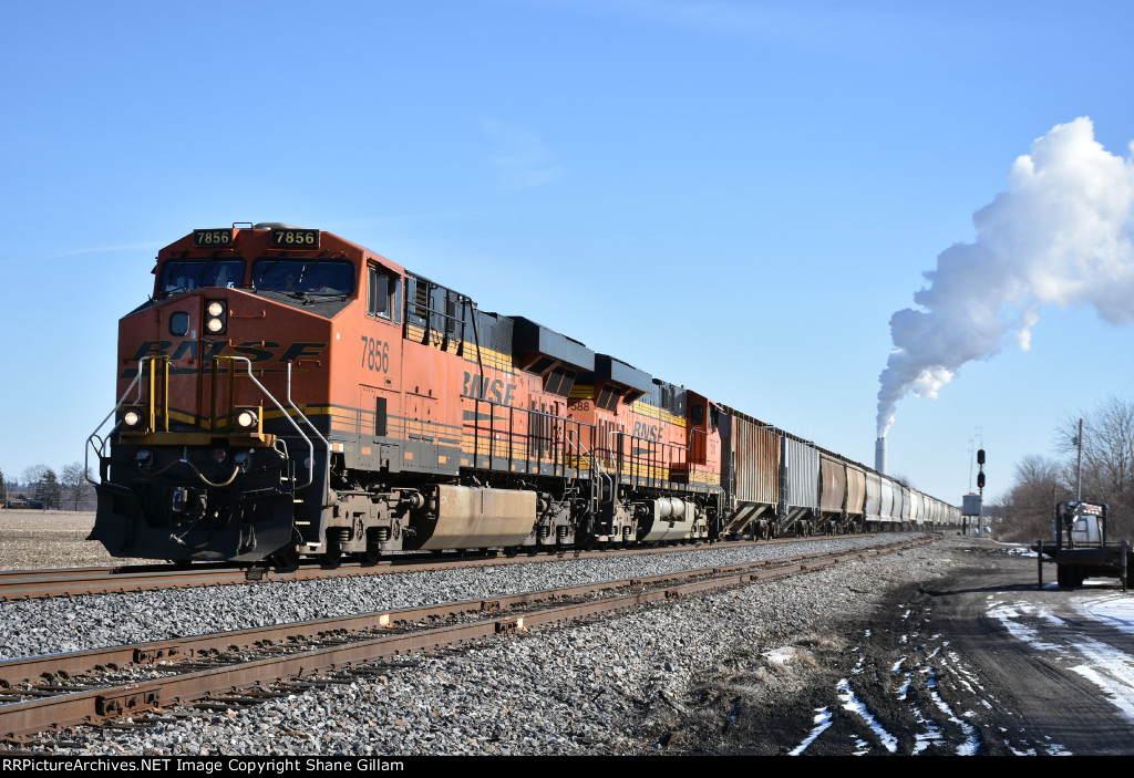 BNSF 7856 Leads a empty train through Machens Mo.