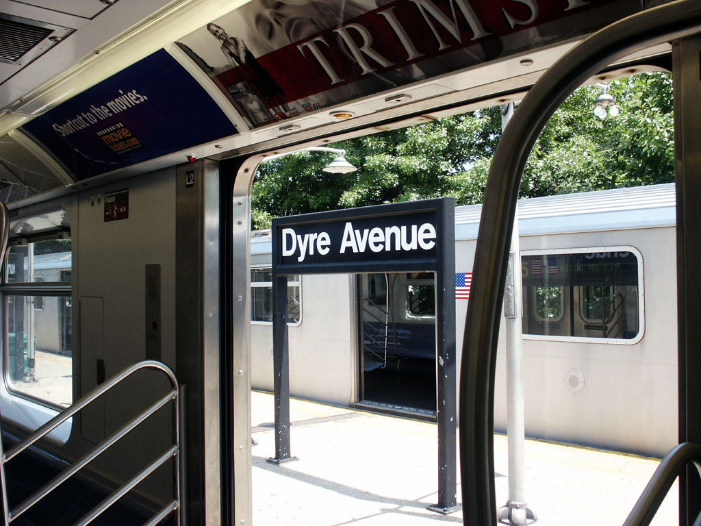 Dyre Avenue Station