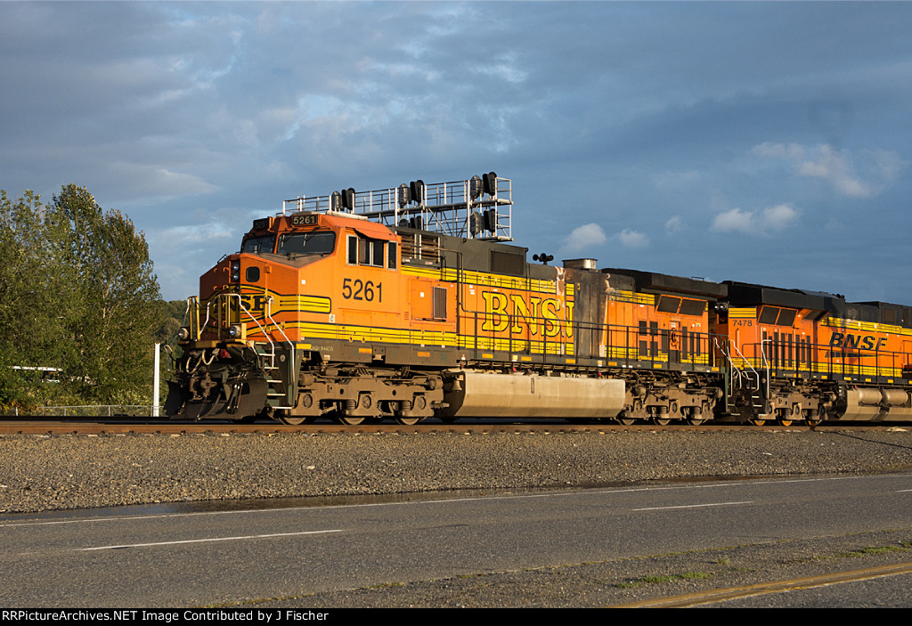 BNSF 5261
