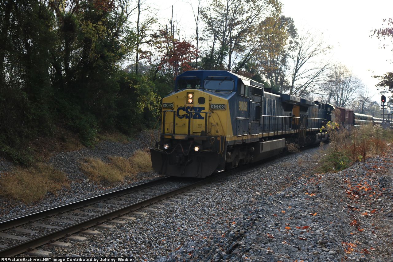 CSX 9008 leads pipe train at Coward Mill Rd
