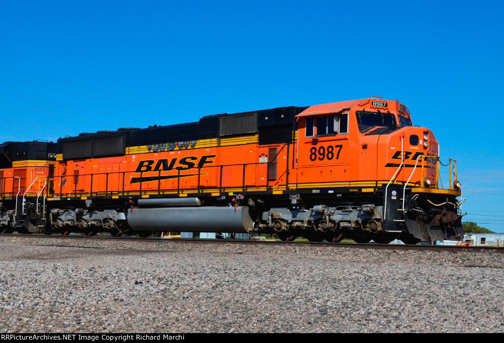BNSF 8987