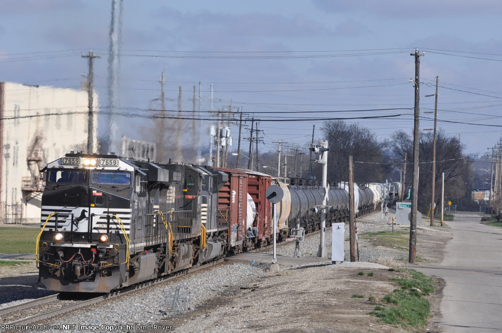 NS 7659 On NS 177 Eastbound