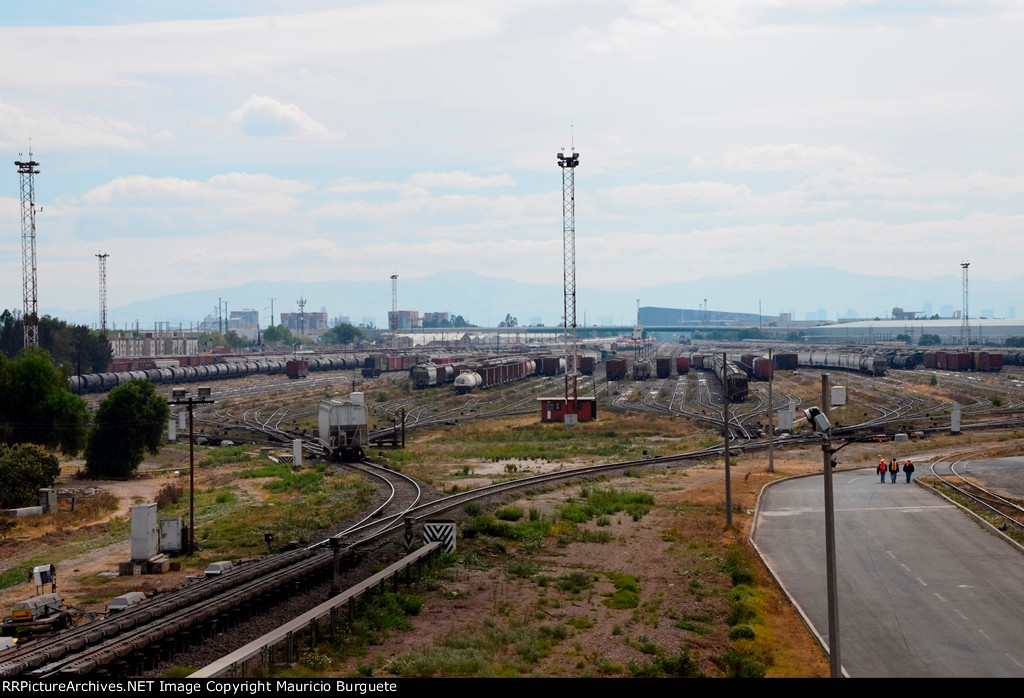 Classification yard main and secondary retarders at Ferrovalle