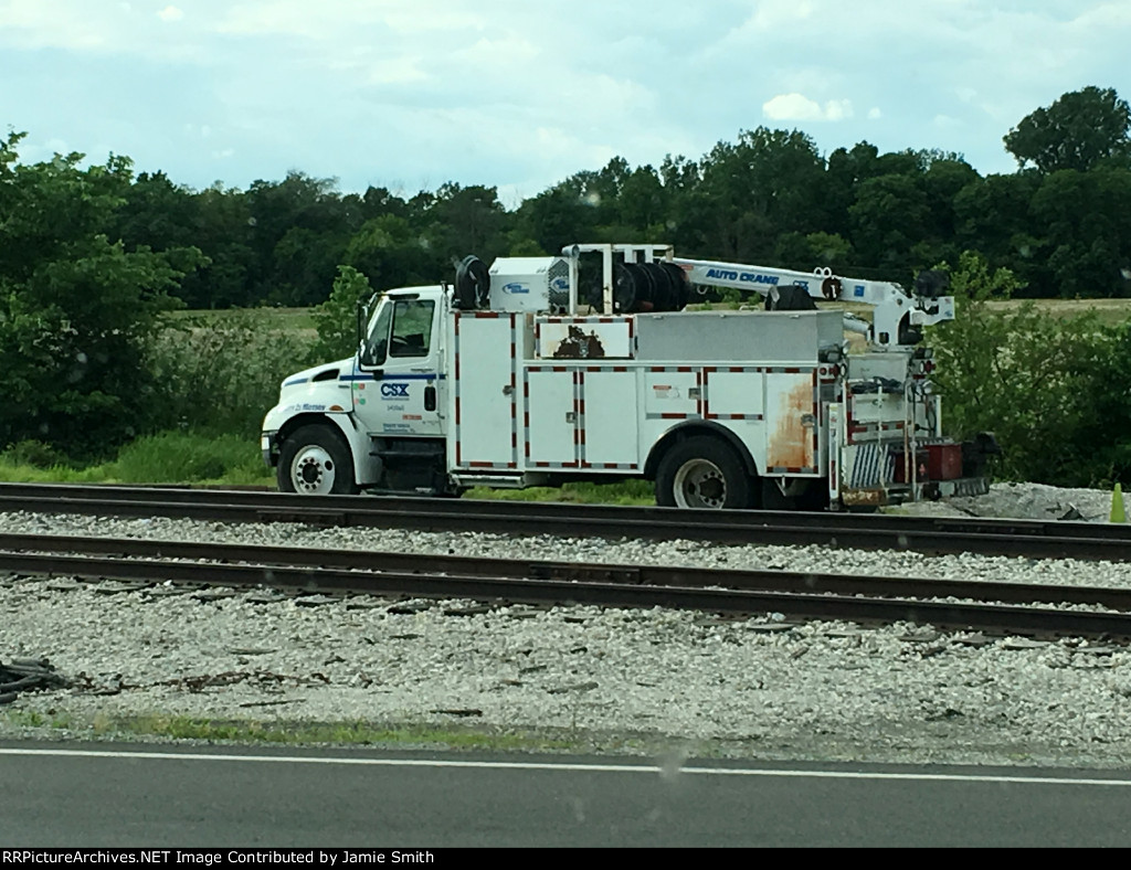 CSX MOW truck