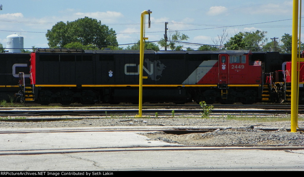 CN 2449