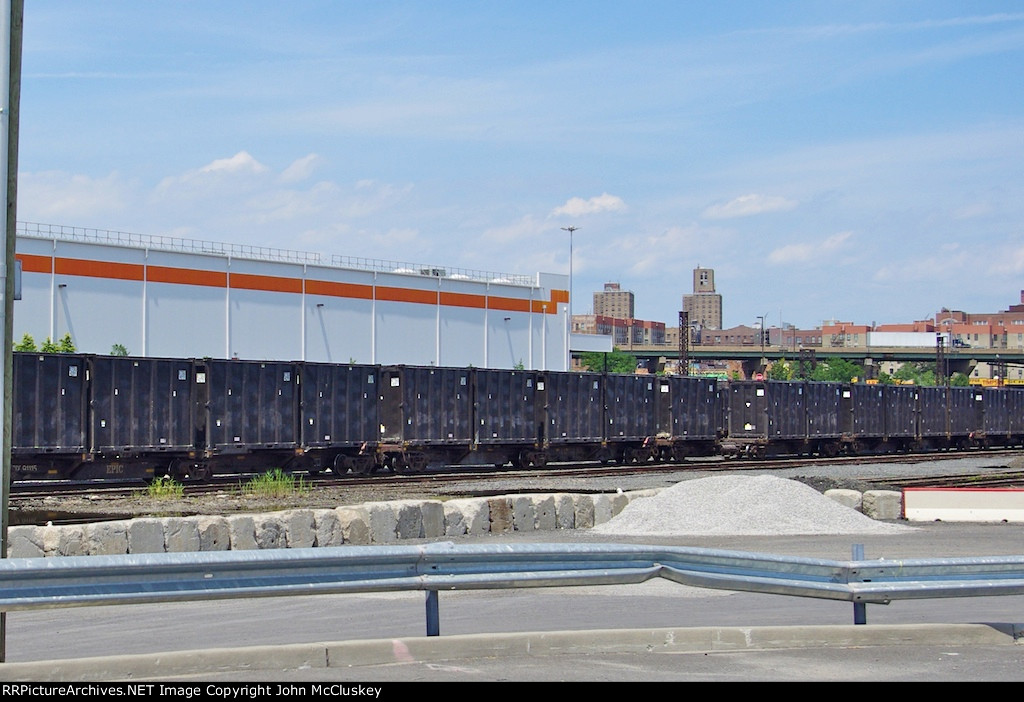 EPIC two unit spine cars with empty and loaded containers