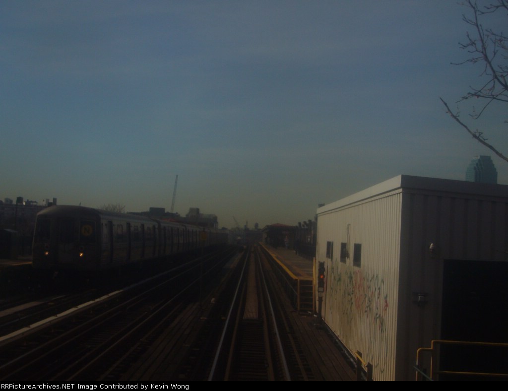 N train, 36 Avenue station