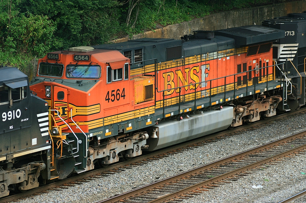 BNSF 4564