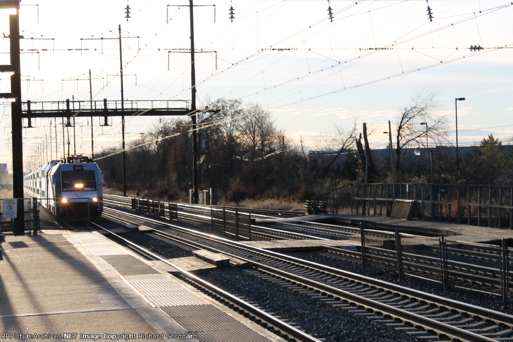 Njt arriving Edison