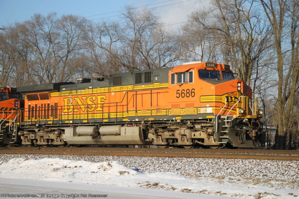 BNSF 5686