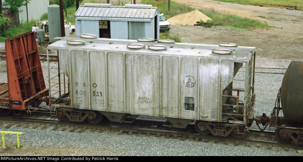 B&O 600531 2700cf 2-bay covered hopper moving south through CSX yard in ...
