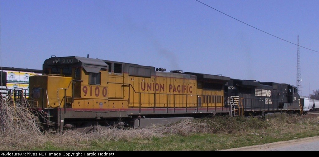 UP 9100 trails NS 9726 through the yard