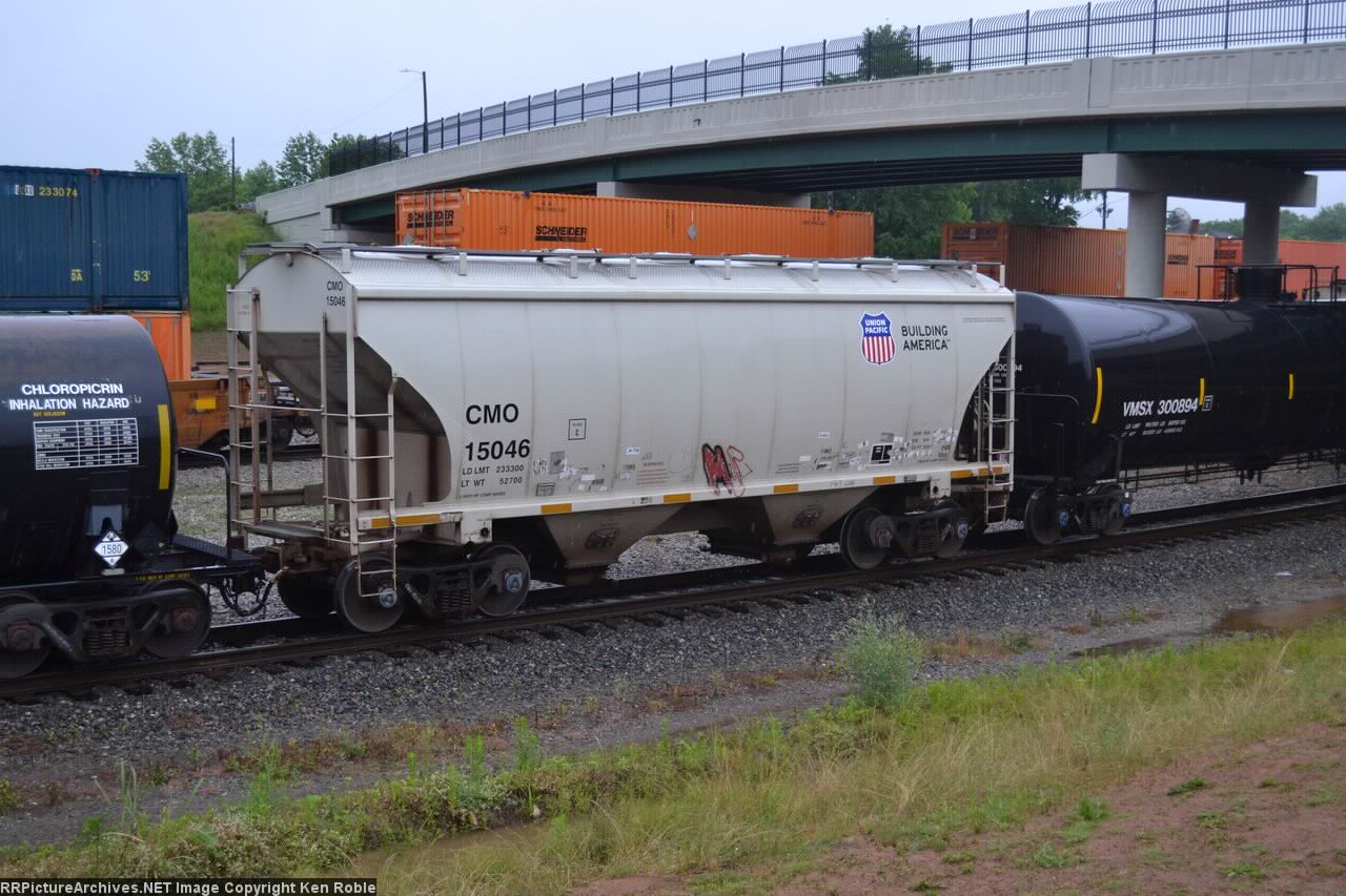 UP (CMO) covered hopper