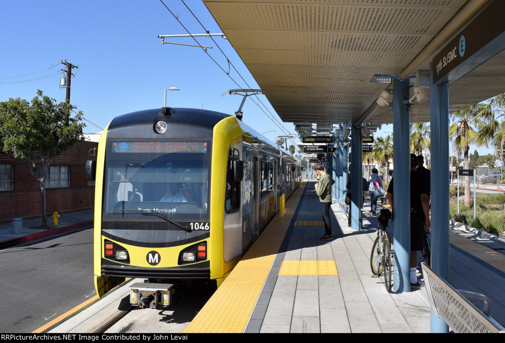 LACMTA Light Rail at 17th St/SMC
