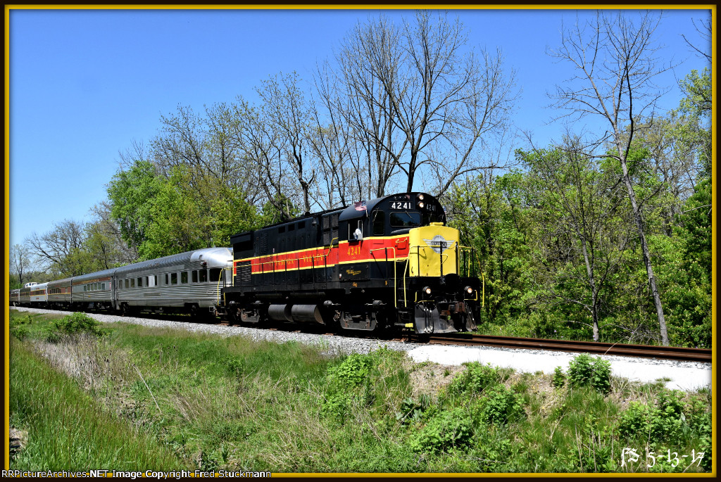 CVSR 4241 leads southbound.