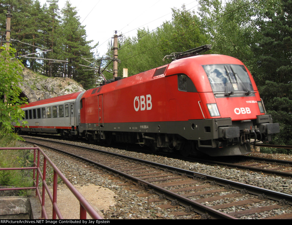 A Class 1116 leads an intercity train over Semmering Pass.