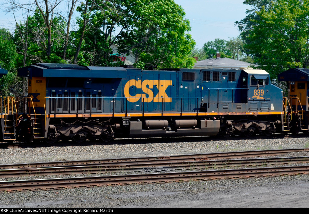 CSX 839