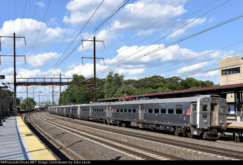 NJT at Metropark Station