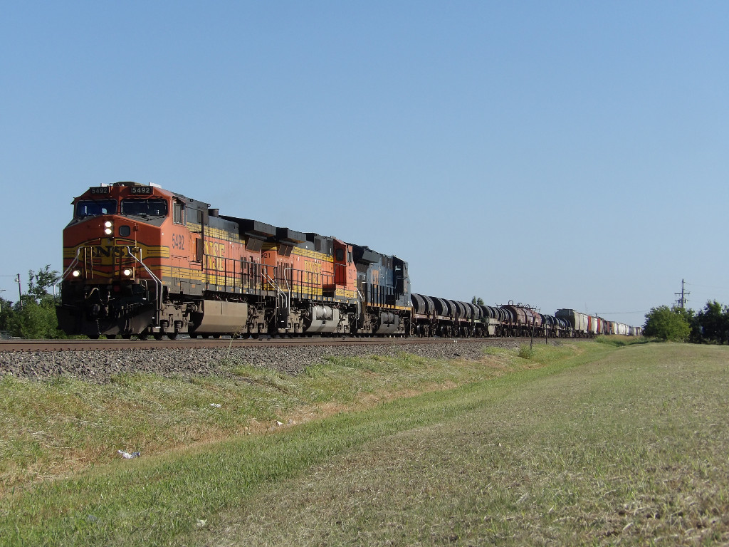 BNSF C44-9W 5492