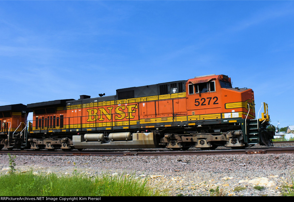 BNSF 5272
