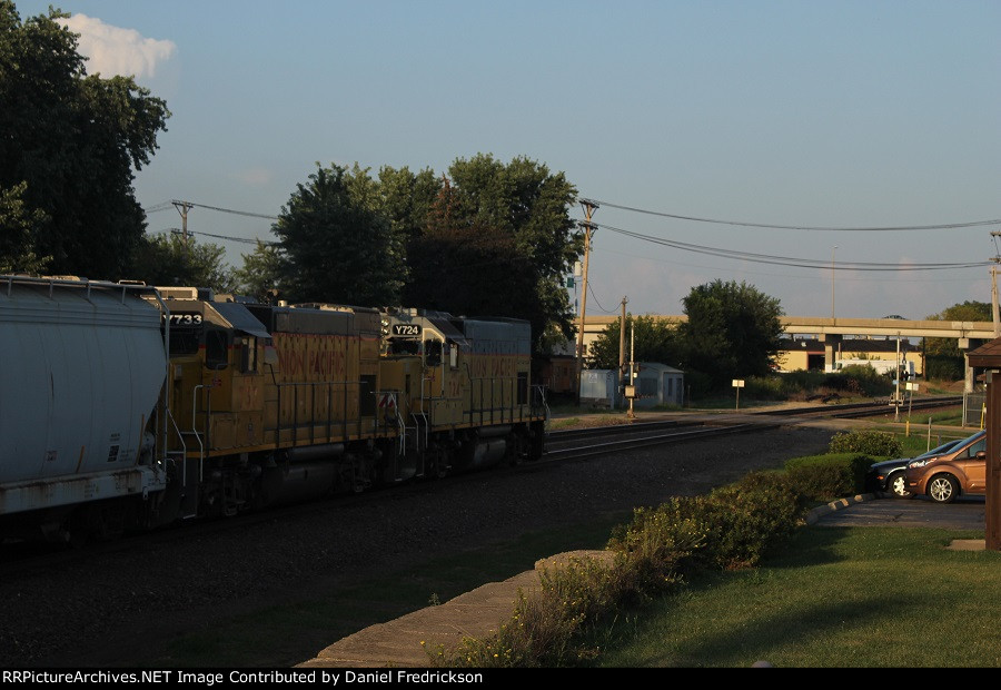 UPY 733 Approaches 9th St.