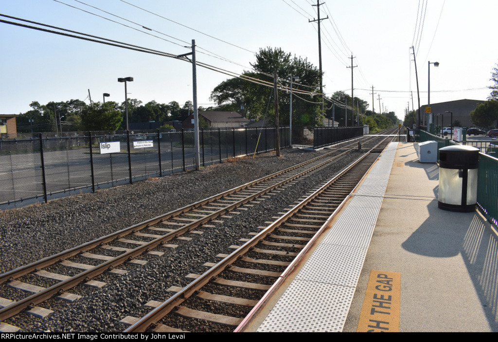 Islip Station-looking west