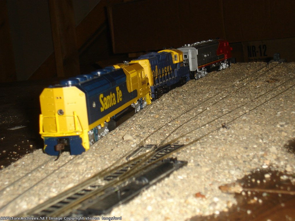 3 Old EMD's Sit In Storage