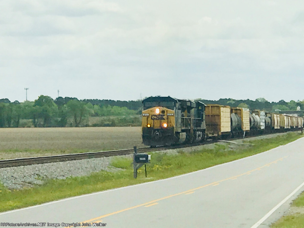 CSX 272 leads the westbound down Anaconda Road