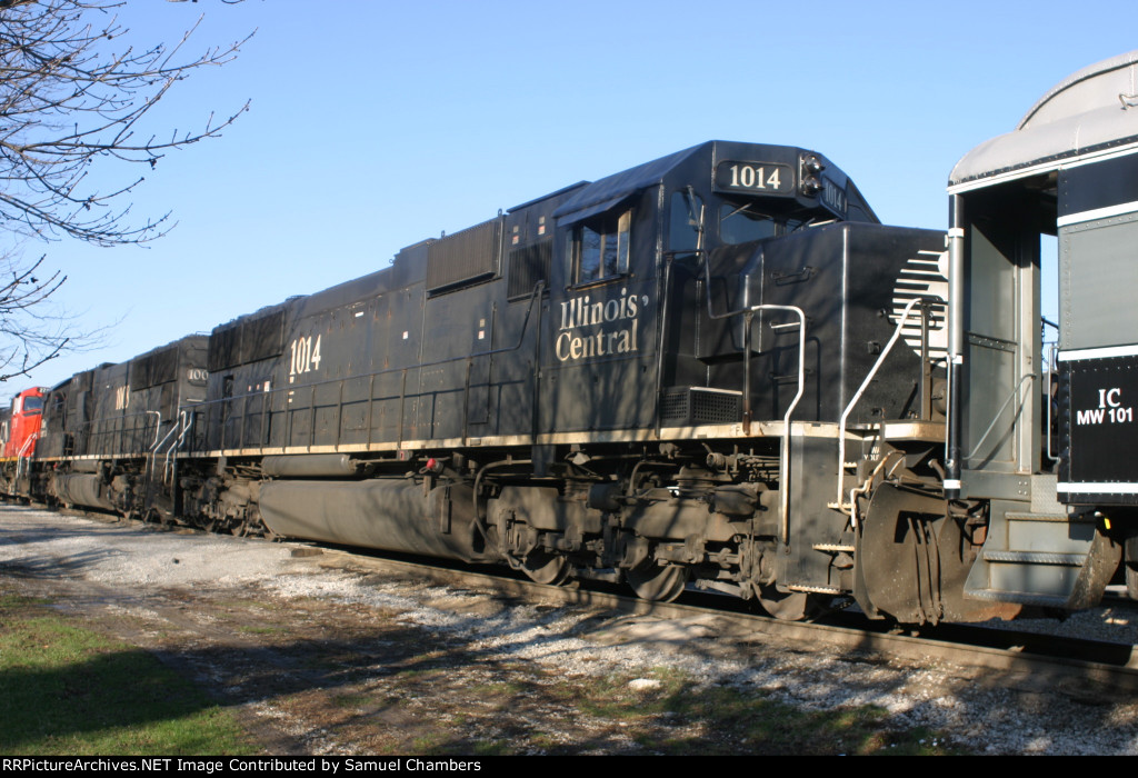 IC SD70 locomotive