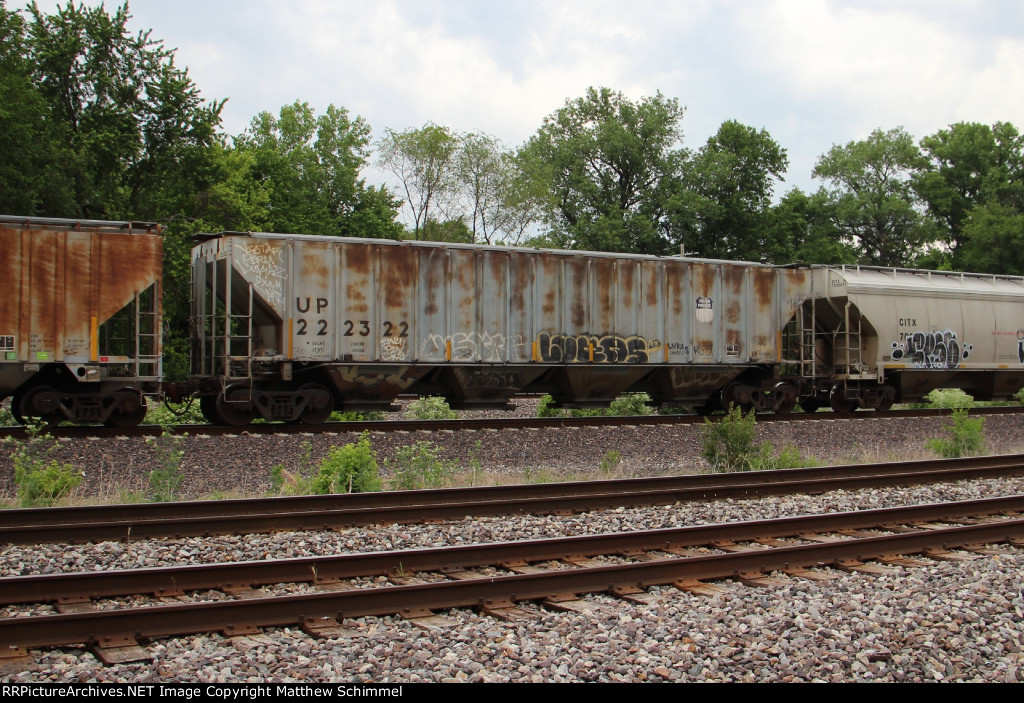 UP 4 Bay Covered Hopper