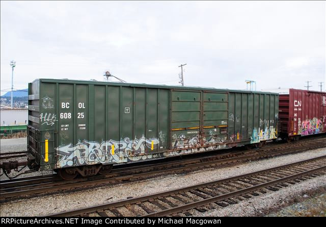 BCOL 60825 60-9 ft Double Door Boxcar (side A)