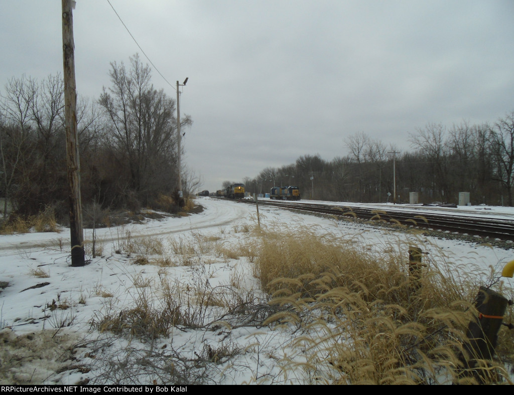 CSX 427 & 8388 begins to move out of yard track onto Main Line