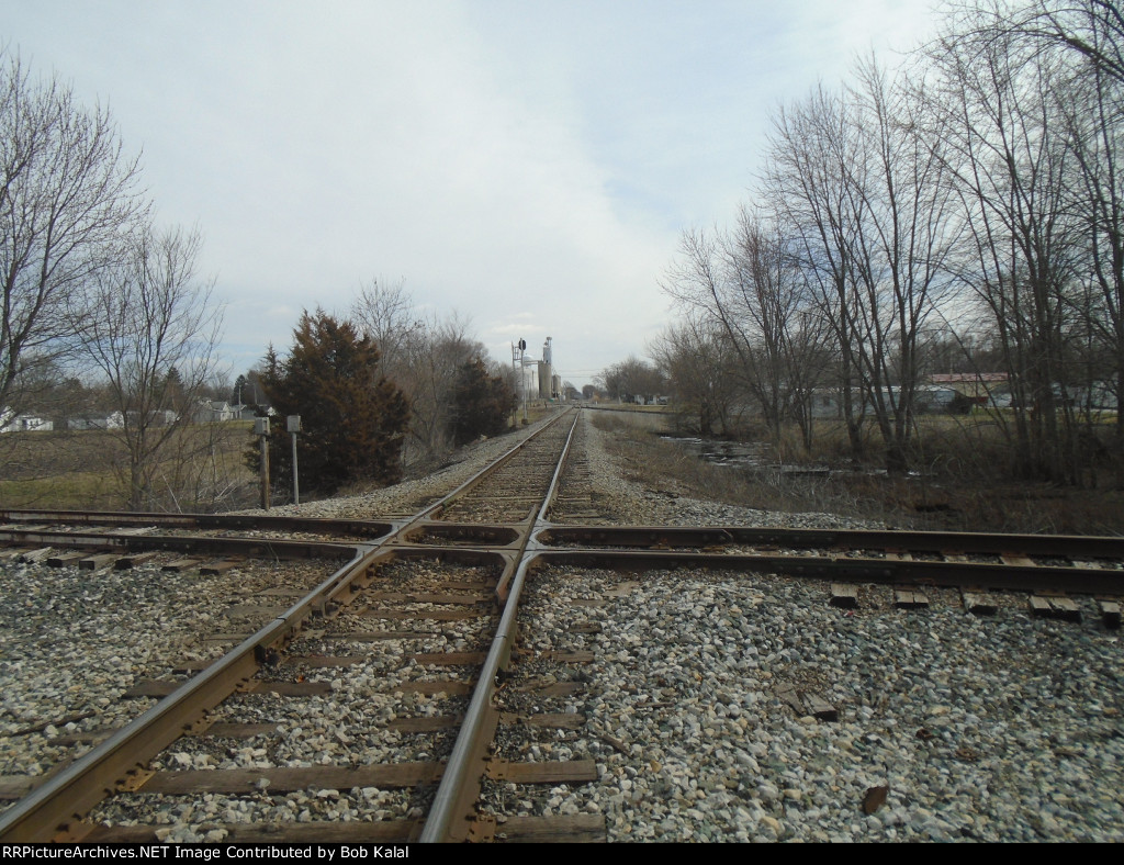 Chrisman Illinois Diamond looking east