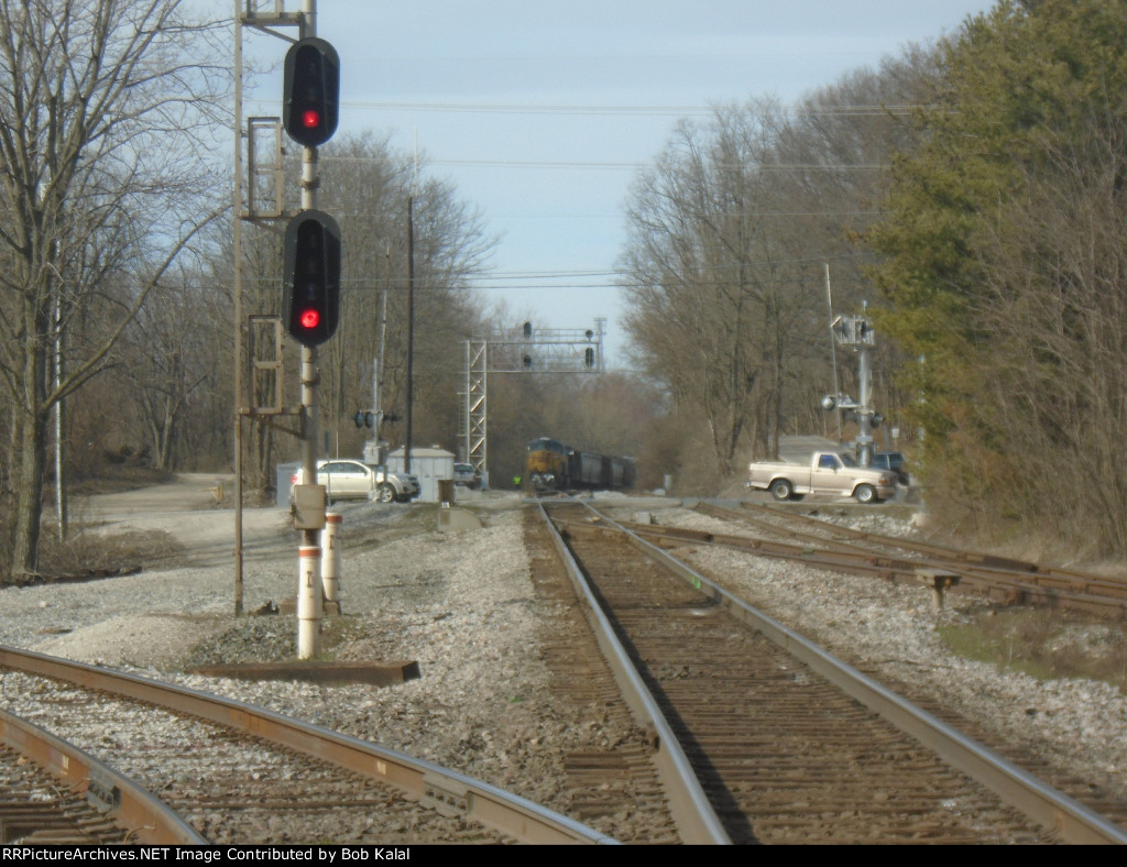 looking north at CSX 5494 sitting idling