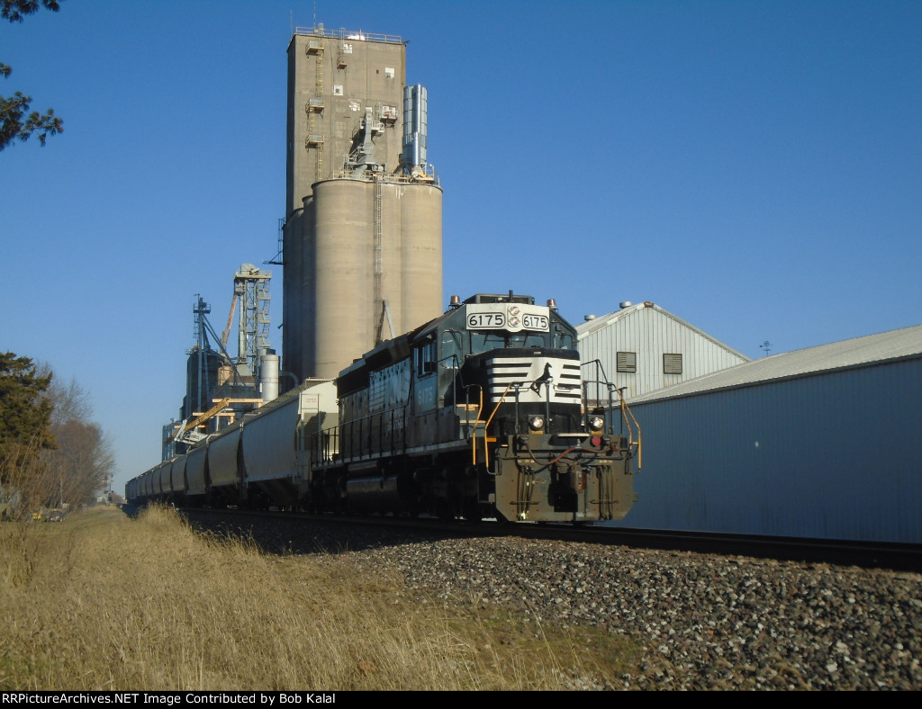 NS 6175 heads west on Main Line