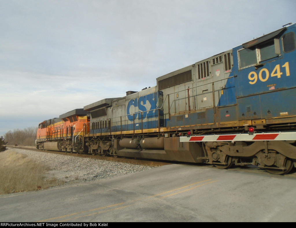 Northbound BNSF 8198 CSX 9041