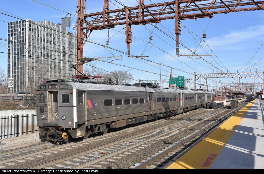 NJT Arrow III Set on the 4:41 train to Gladstone