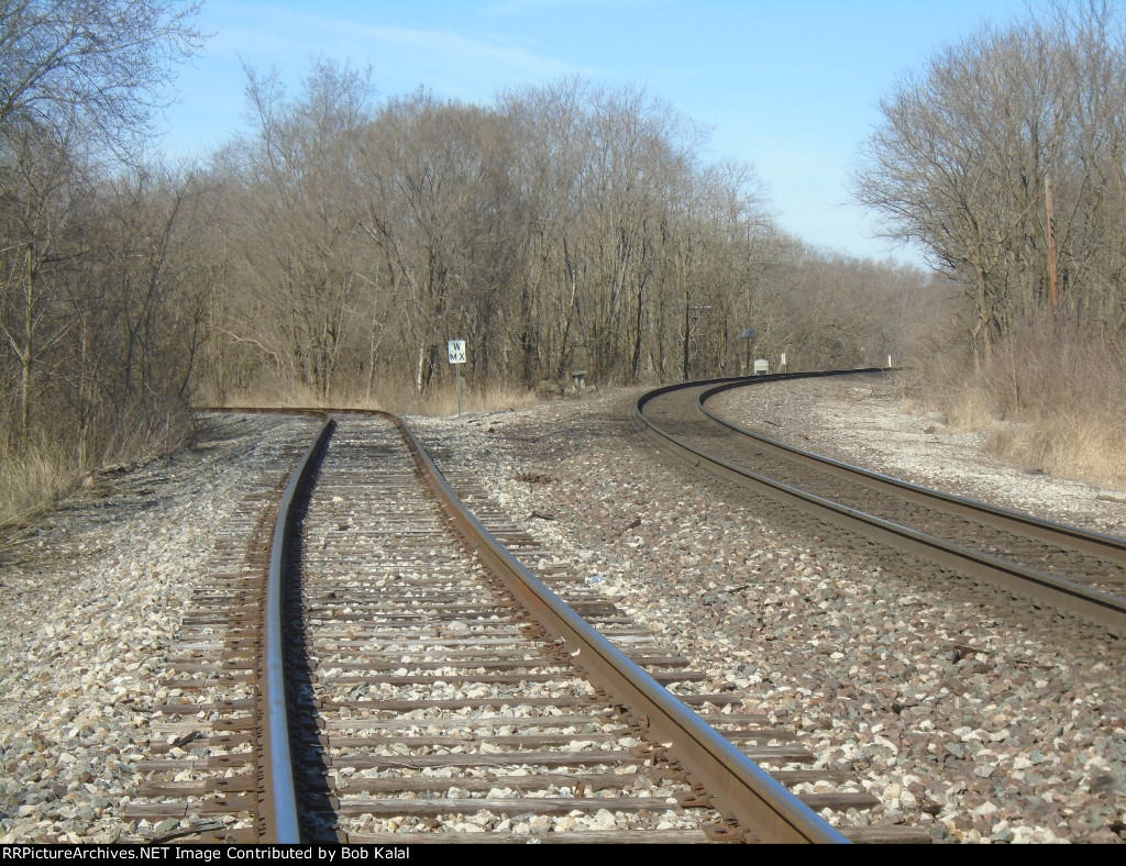NS Main Line Right & Siding track South into Town Left