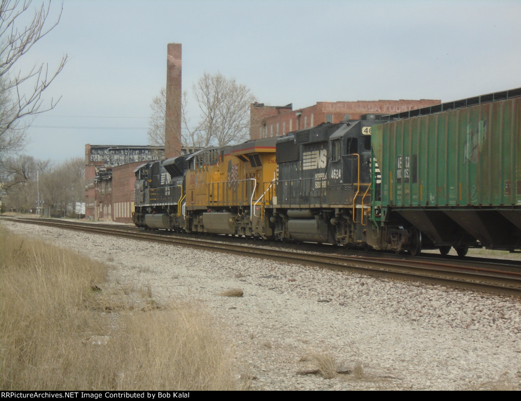 NS 7258 UP 2762 NS 4624 heads west