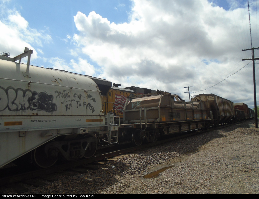 CSX 9030 Northbound as UP heads South