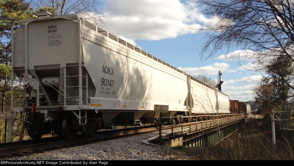 CSX 6141 heads into Fairburn yard with a local