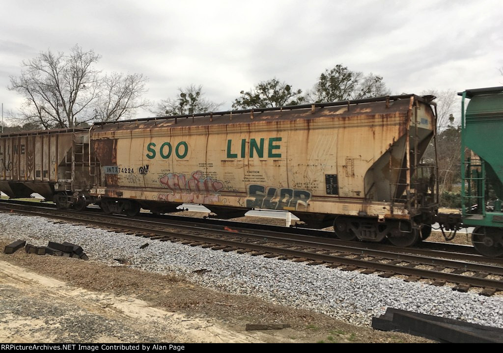 INTX 74224 Soo Line covered hopper
