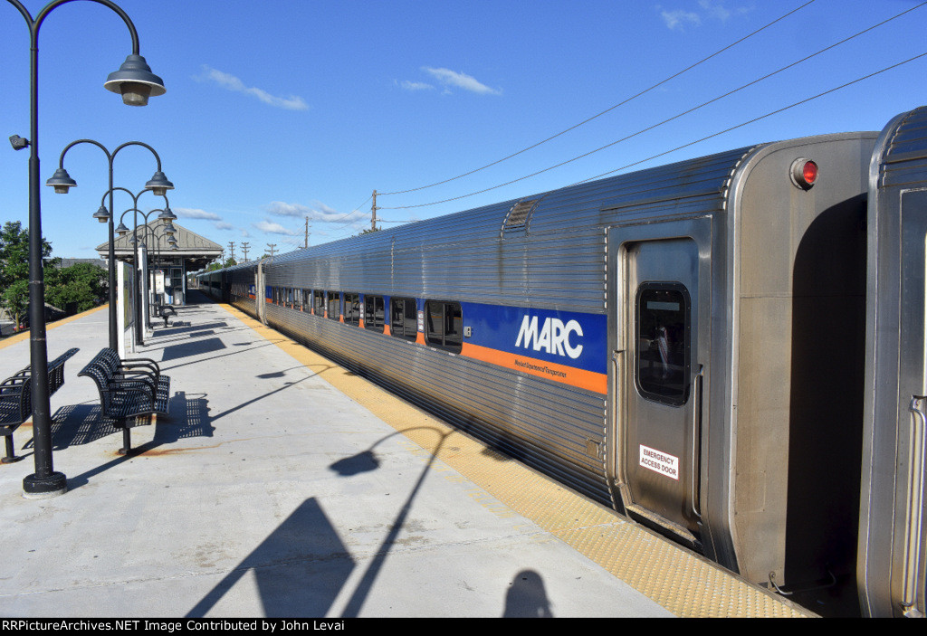 Leased MARC Cars at Union Station