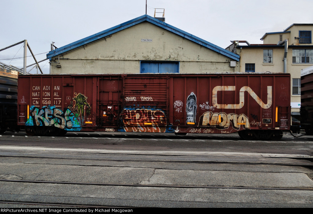 CN 598117 60-9 ft Combination Door Boxcar (side B)