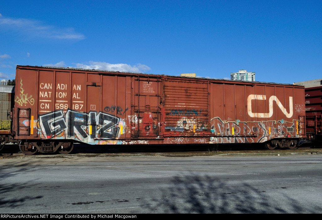 CN 598187 60-9 ft Combination Door Boxcar (side A)
