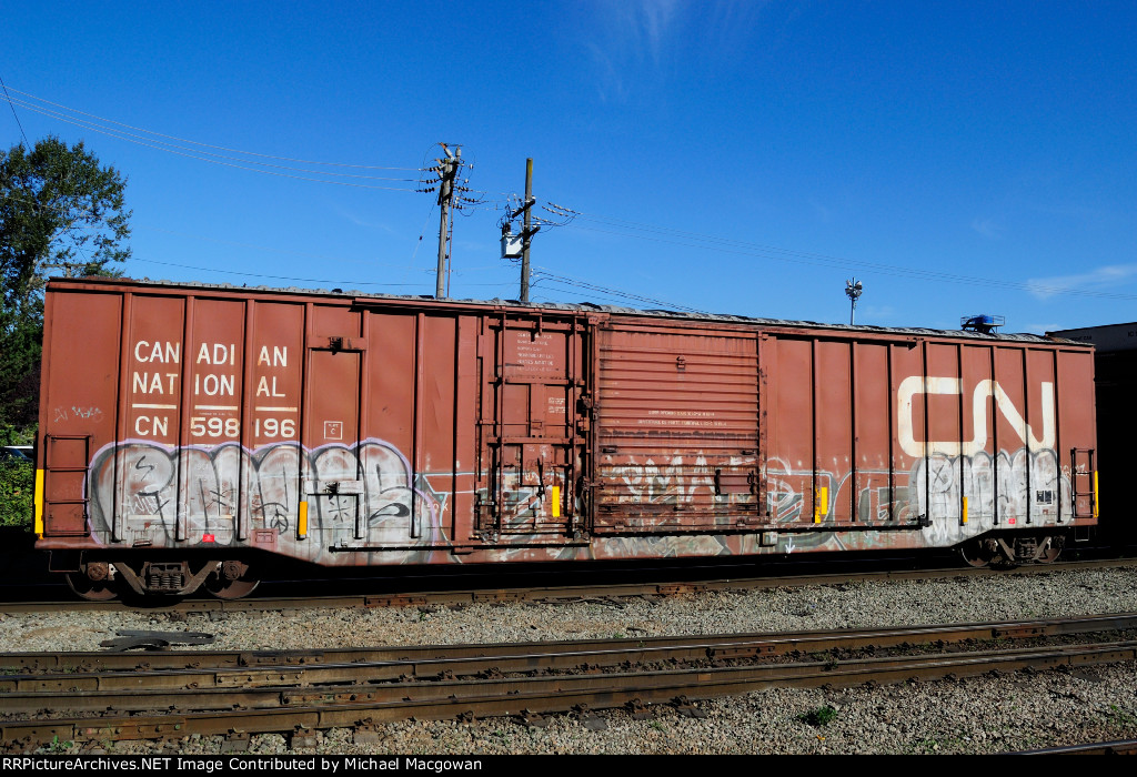 CN 598196 60-9 ft Combination Door Boxcar (side A)