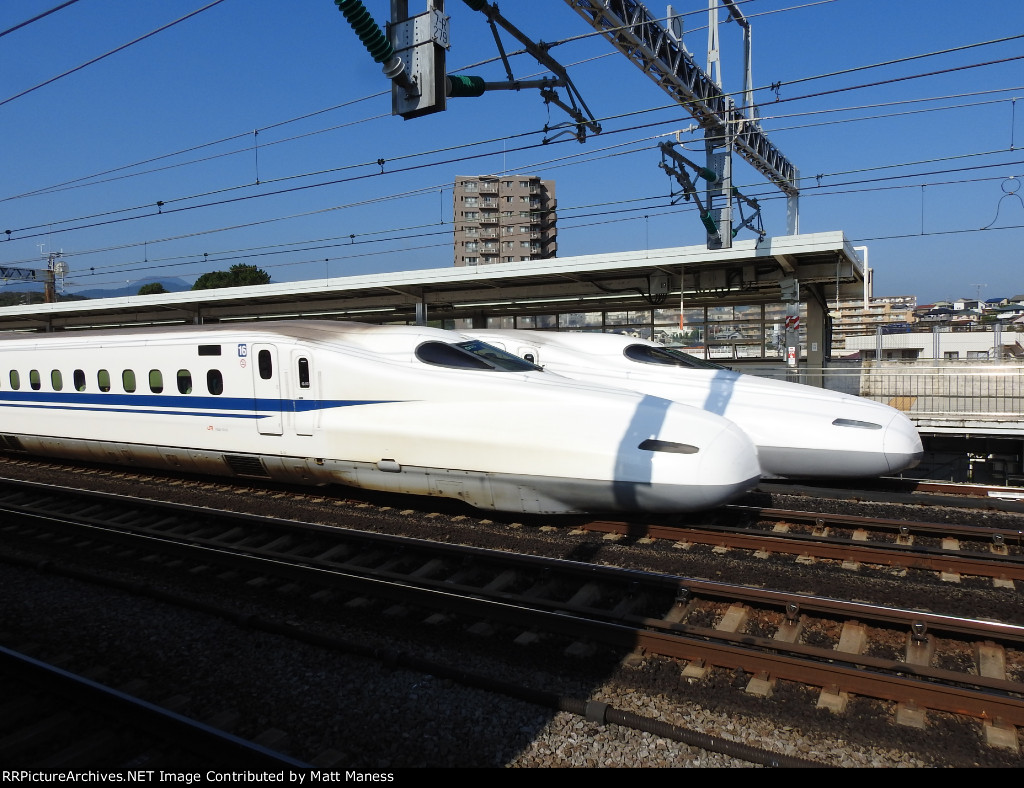 Set passing another one at Atami