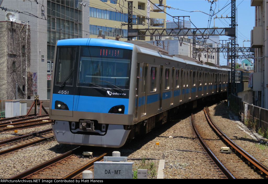 No.4551 arriving to the Hon-Atsugi station