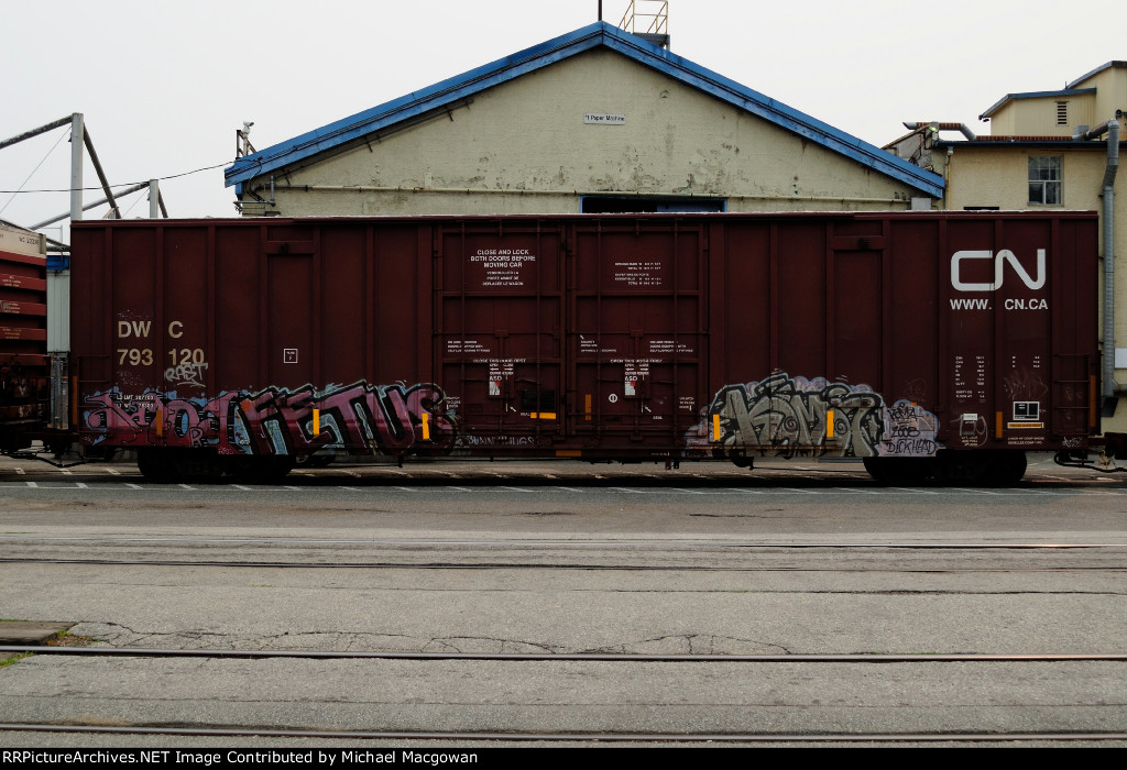 DWC 793120 60-9 ft Double Door Excess Height Boxcar CN RAIL (side B)